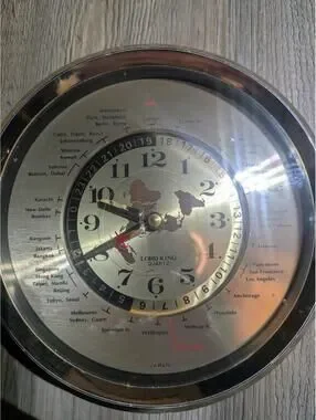 Wall Decor | Vintage 197s1980s Gmt Lucite Table Mantle World Clock ...